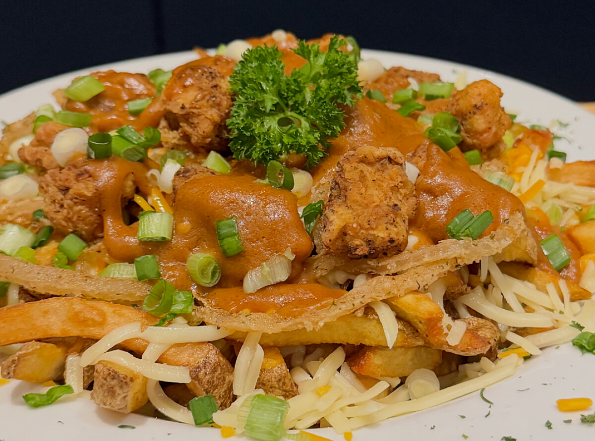 Poutine au poulet BBQ du Sud - Santa Lucia Pizza - La Semaine de la Poutine